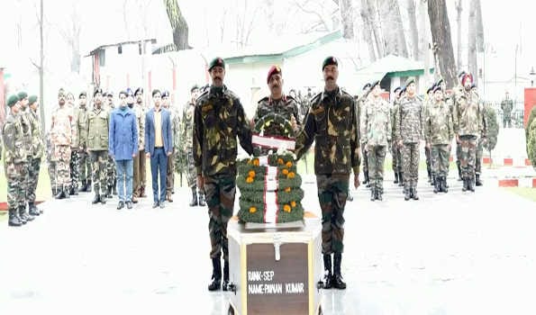 Army pays tribute to soldier killed in Awantipora gun battle - Goa ...