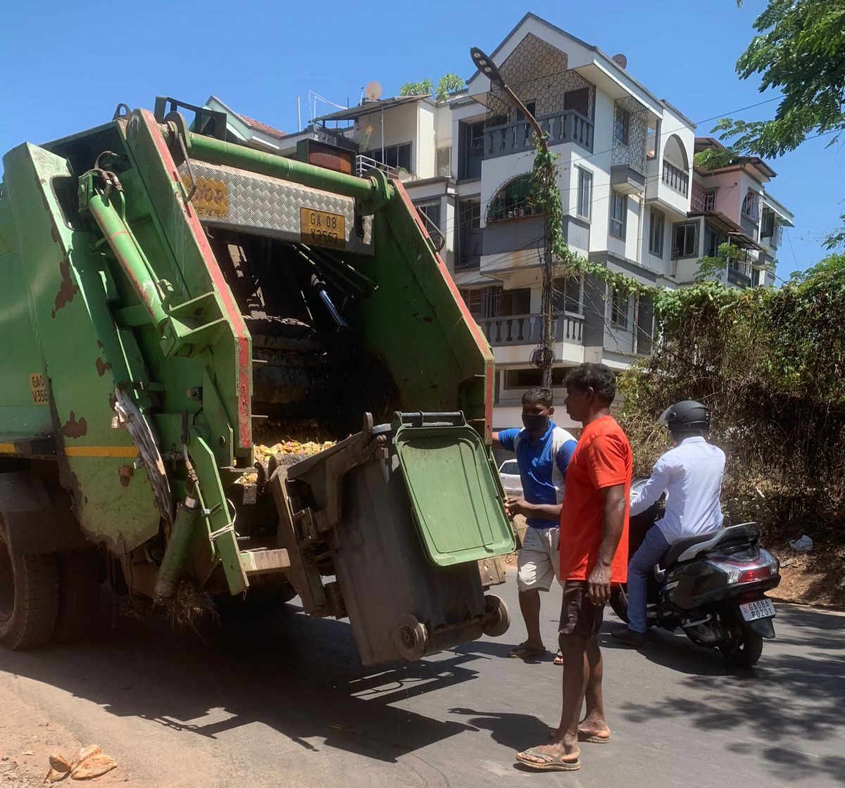 We cannot even afford to give gloves to garbage collectors in Goa - Goa ...